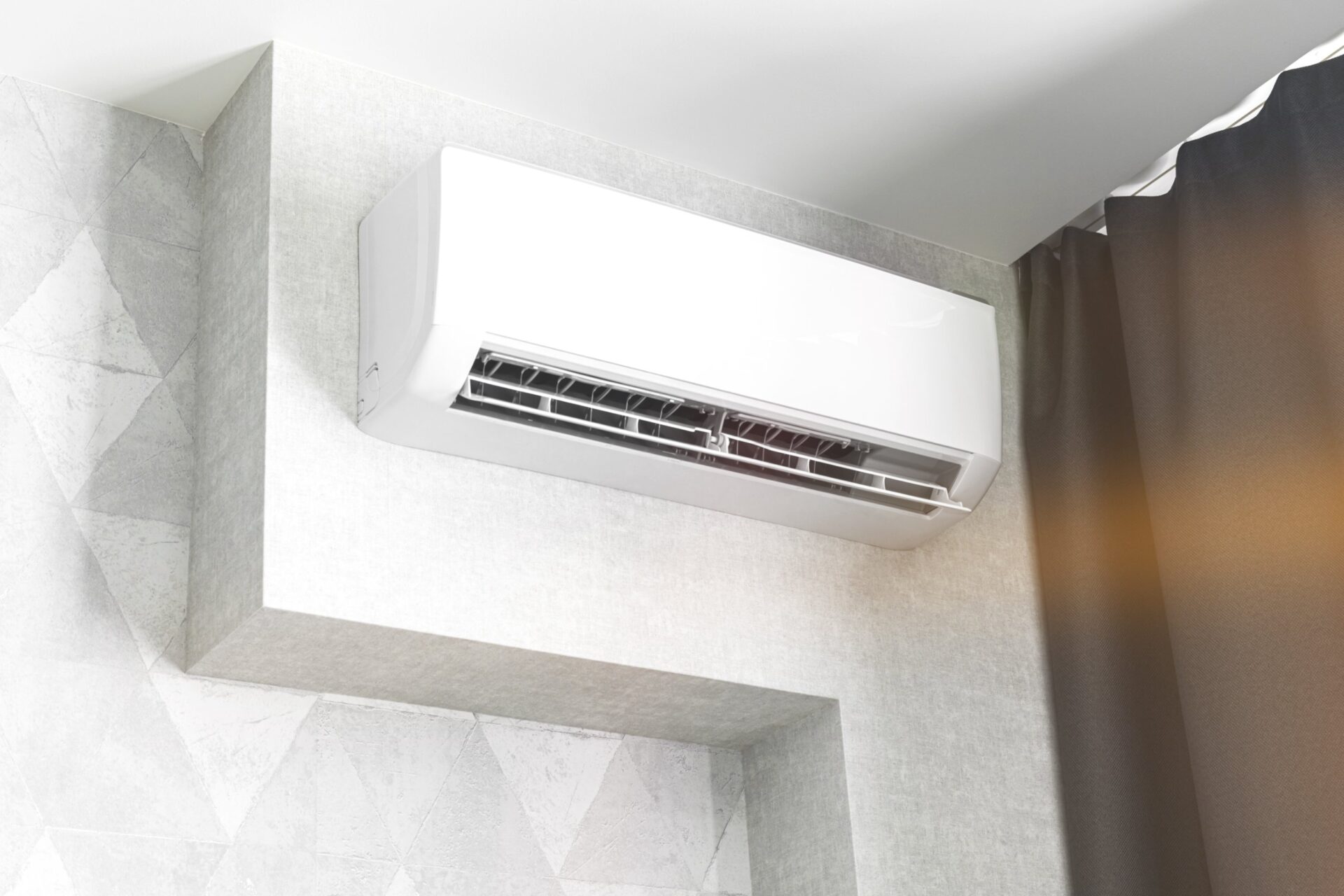 The Differences Between Ductless + Traditional AC | Axsom Air